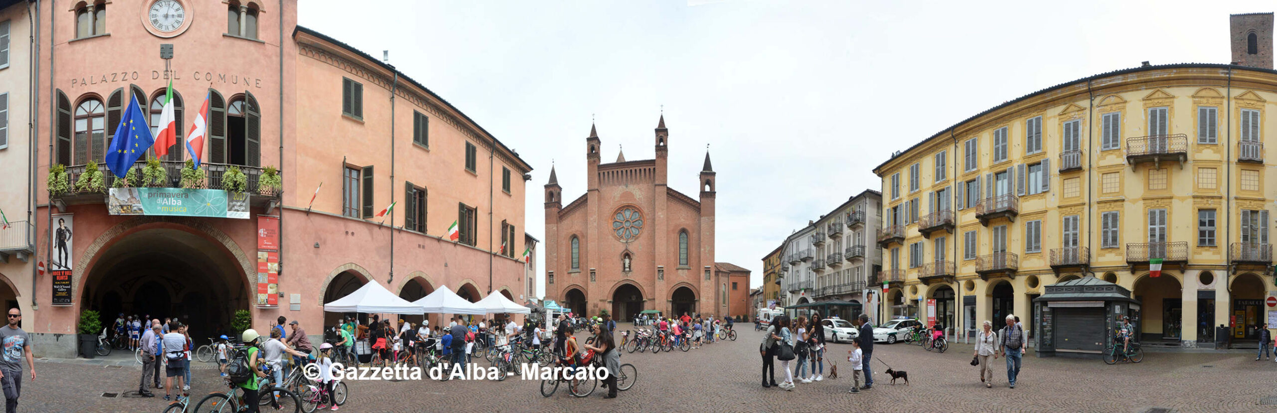 alba_piazza_duomo-fotoMarcato – Diocesi di Alba